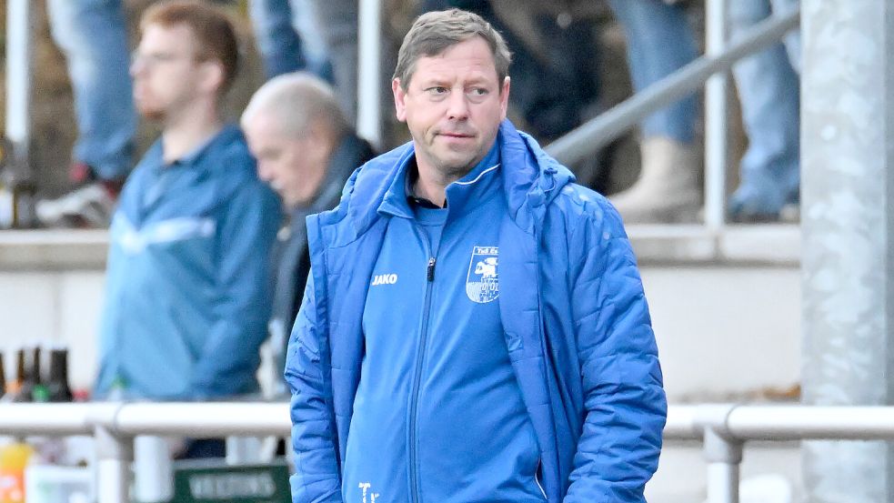 Ralf Backhaus verlängert: Esens-Trainer bleibt und hofft auf erste Punkte in 2024 - Borkumer Zeitung